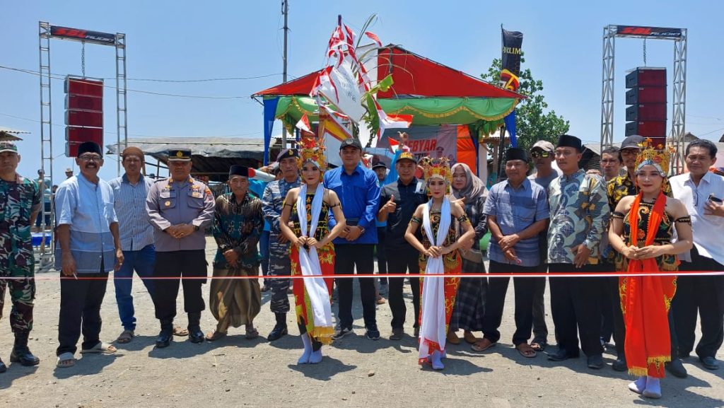 UPACARA TRADISI PETIK LAUT PANTAI PANDEAN SITUBONDO 2023 - Delik Hukum