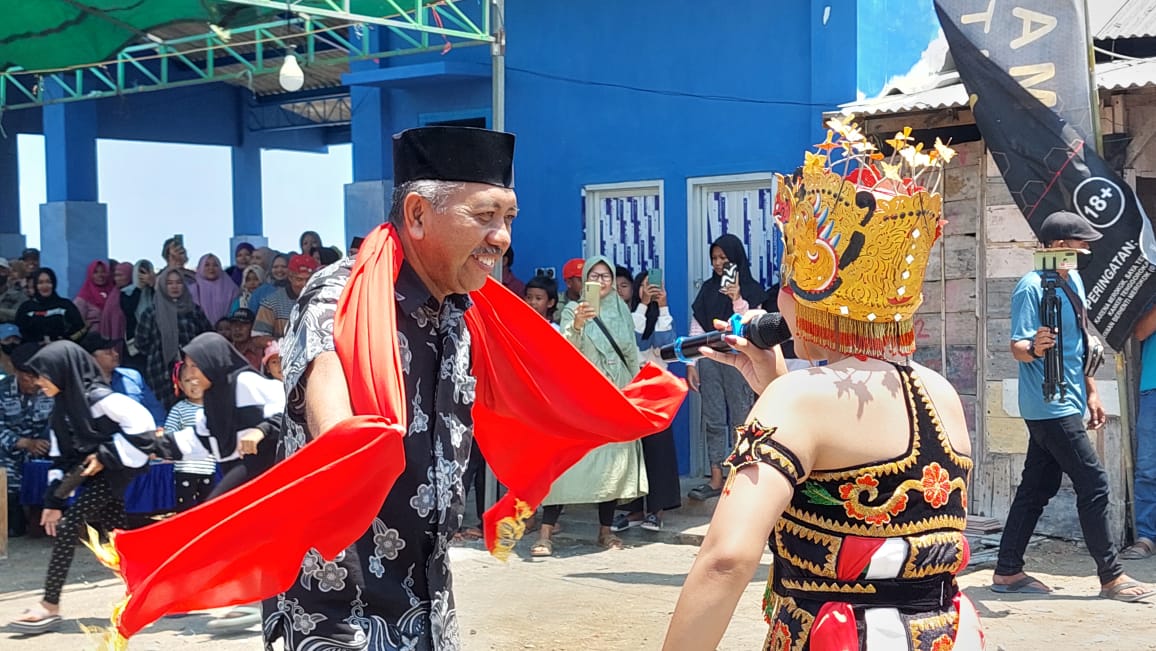 UPACARA TRADISI PETIK LAUT PANTAI PANDEAN SITUBONDO 2023 - Delik Hukum